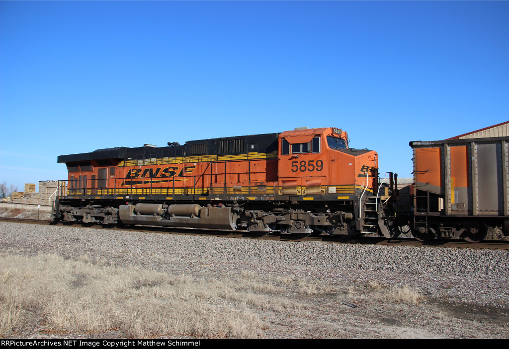 BNSF 5859 - DPU